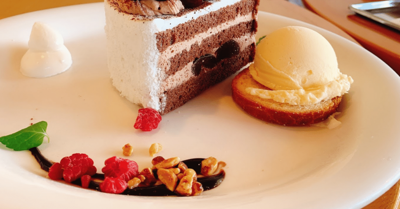 ケーキを食べる瞬間｜Yusuke Aoki｜note