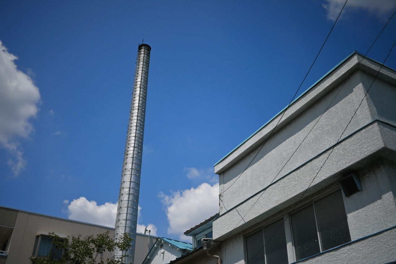 叫んではこだま返らぬ北風に虚しさ映す青く高き空 ｜Shinichi Sendagi