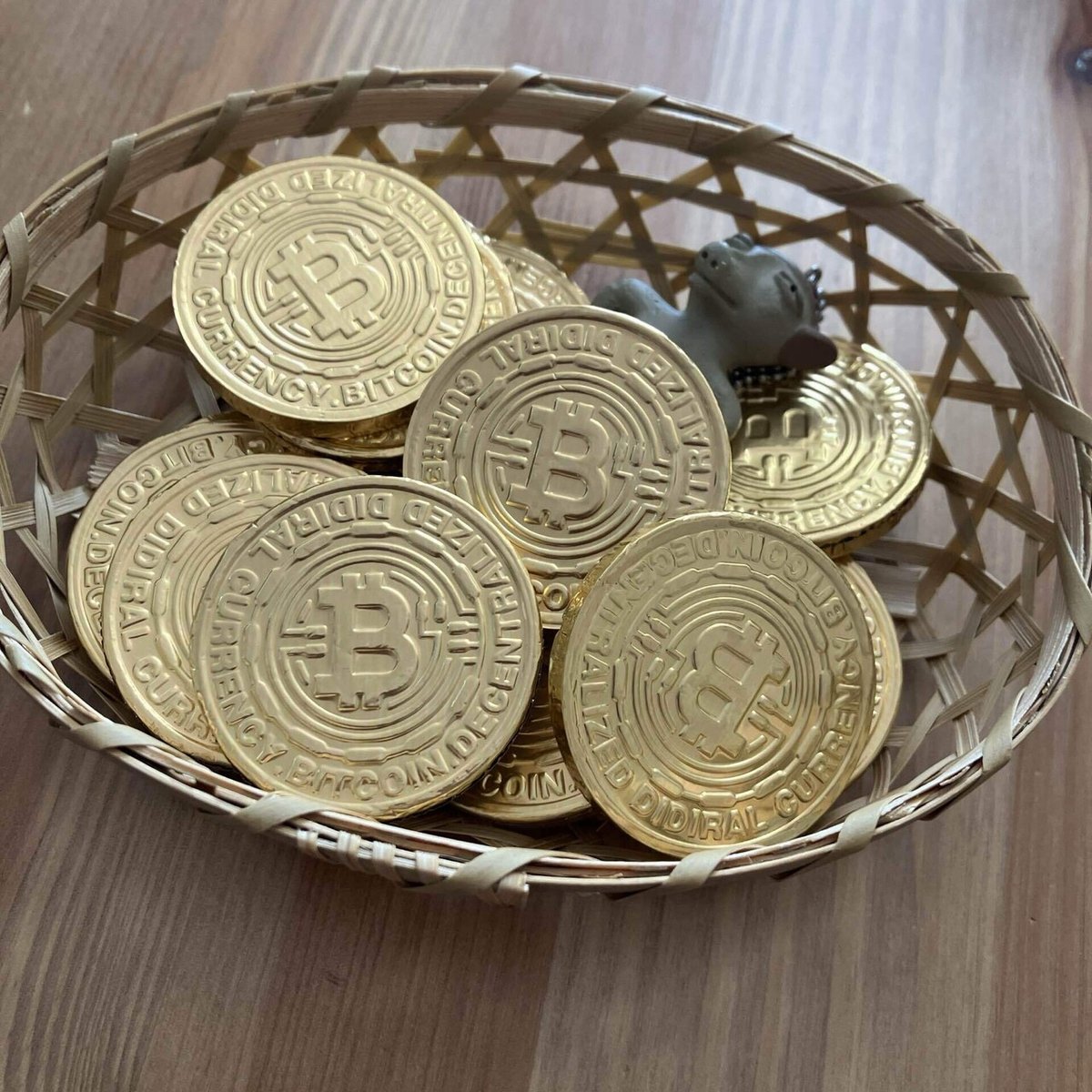 BITCOIN CHOCOLATE ｜mikan