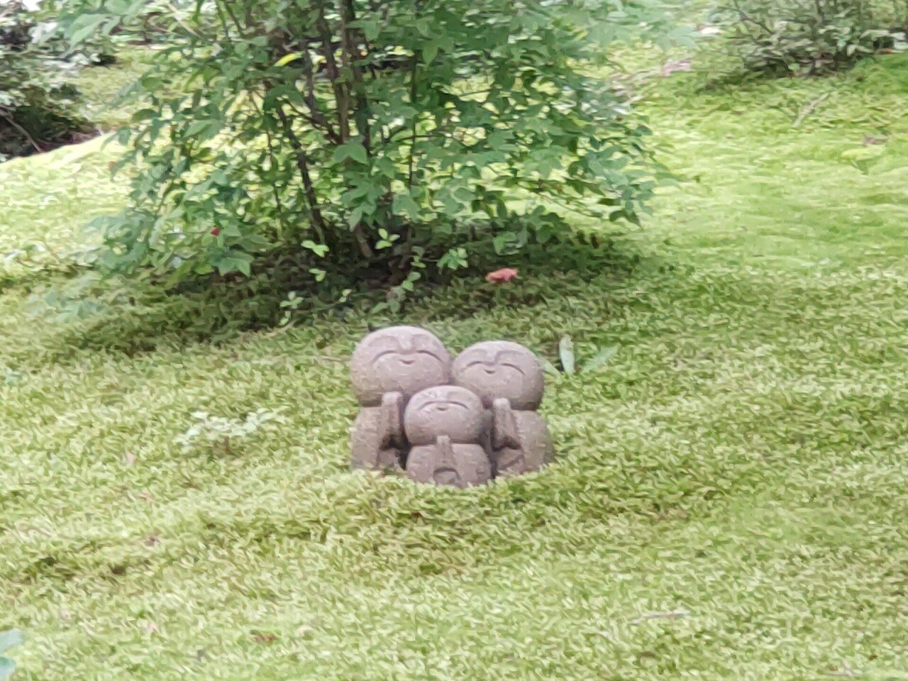 詩仙堂のお地蔵さん、かわいい｜aoyagi