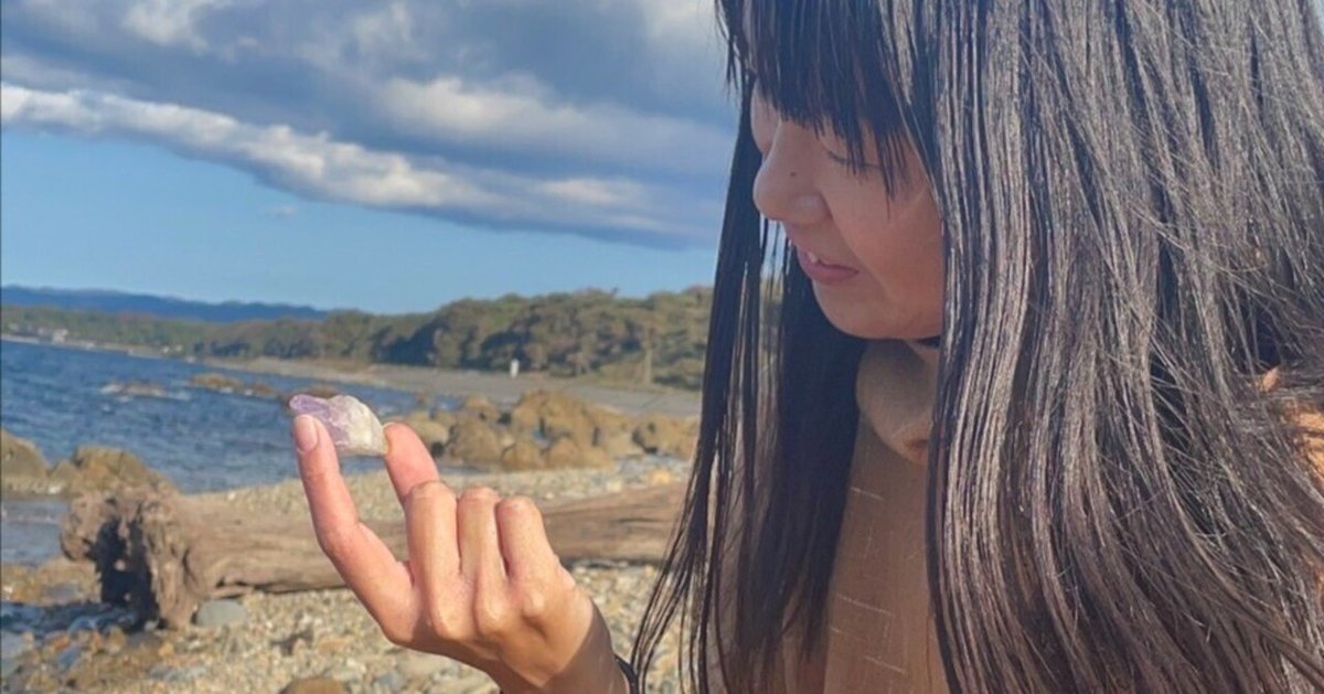 海岸で石と出逢う｜Chiaki Kamuki