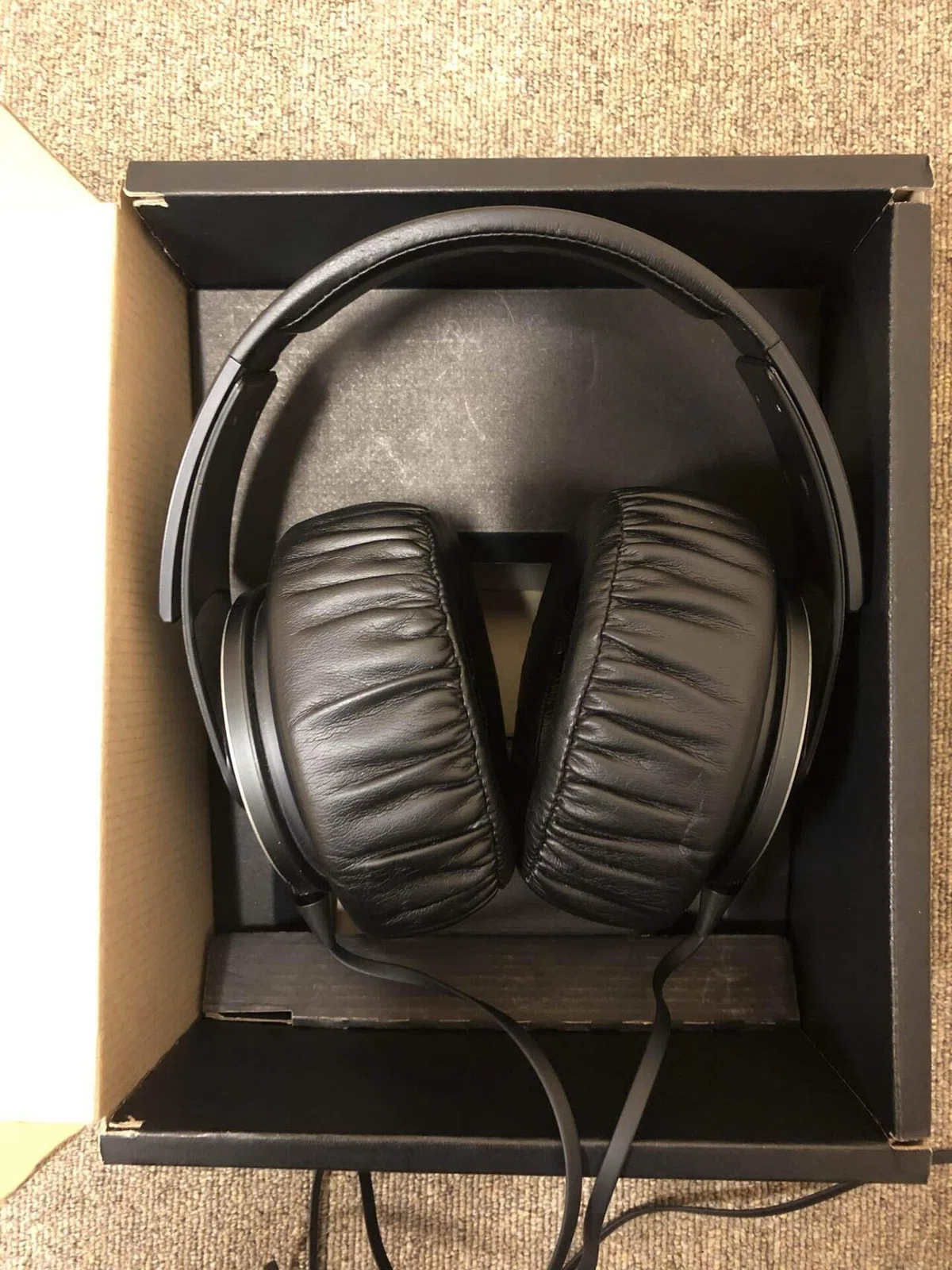圧倒的な重低音再生性能が魅力！ 独特な見た目から、愛称はタイヤホン SONYのMDR-XB1000を紹介します。｜#シロサメ #オーディオ ...