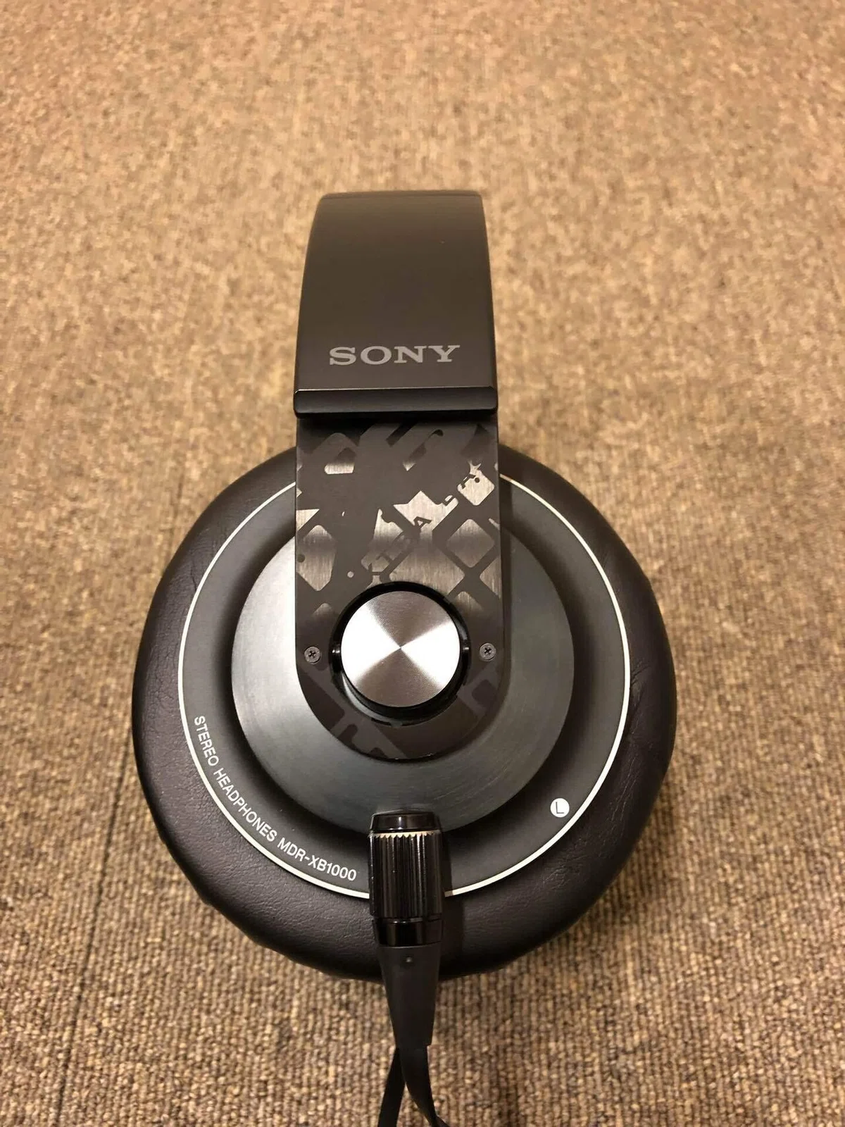 圧倒的な重低音再生性能が魅力！ 独特な見た目から、愛称はタイヤホン SONYのMDR-XB1000を紹介します。｜#シロサメ #オーディオ ...