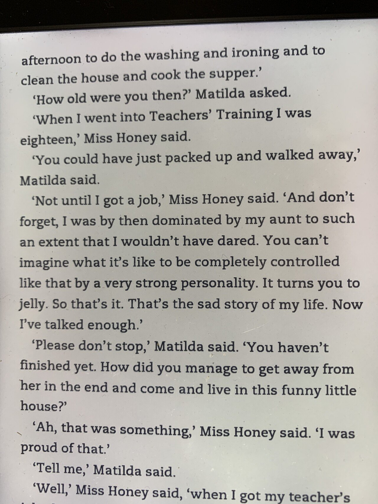 Matilda #books Chapter 16 Miss Honey’s Story Honey 先生は幼い頃に両親を亡くし、叔母に奴隷の ...