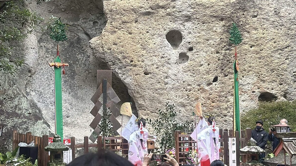 熊野古道伊勢路番外編〜花の窟神社例大祭〜｜CoYou