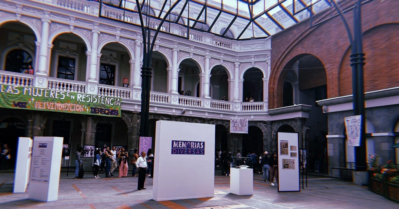 Centro Cultural Metropolitano [Ponchos: lenguaje textil](Quito, Ecuador ...