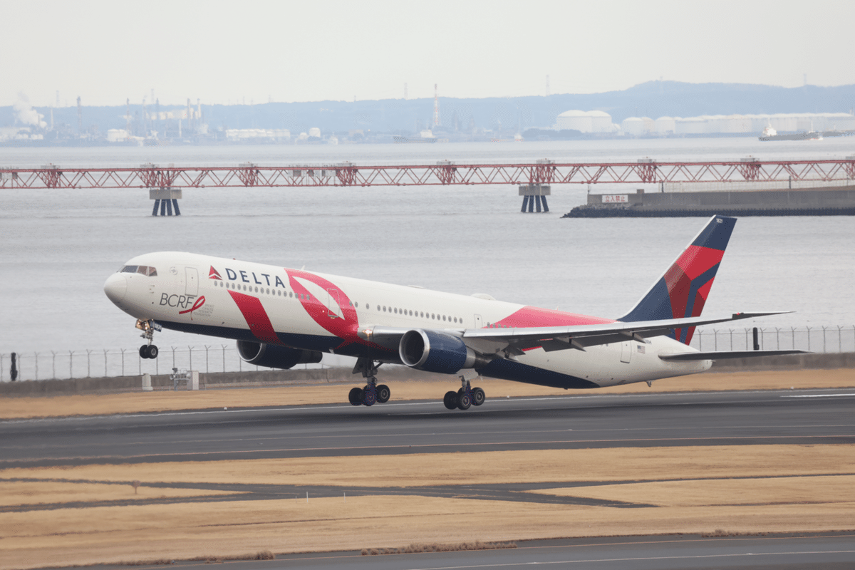[東京から] ピンクリボンの飛行機｜史旅編集・交通報道 公式note