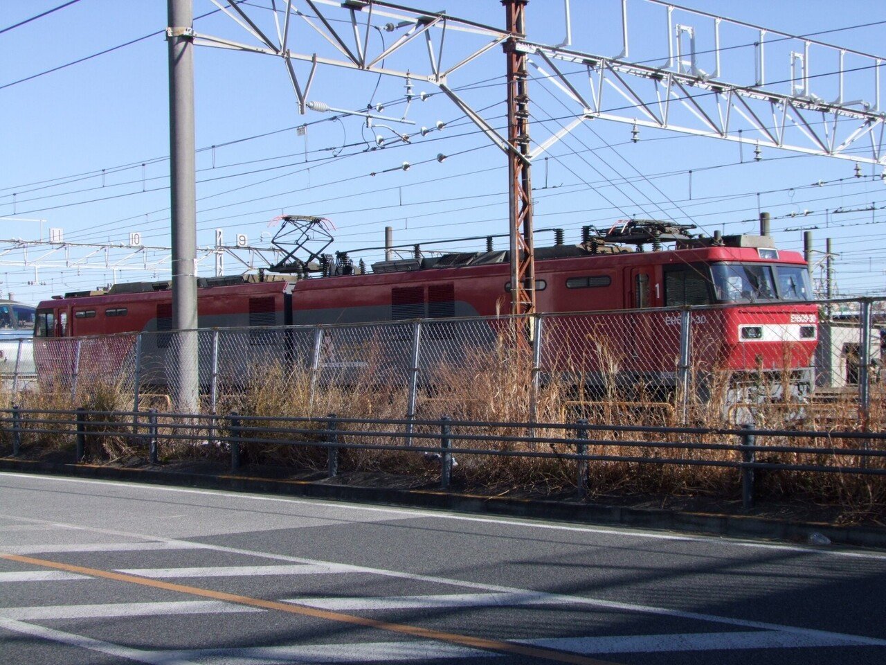 新鶴見機関区に佇む電気機関車EF66 100番台EH500 金太郎｜popodoll