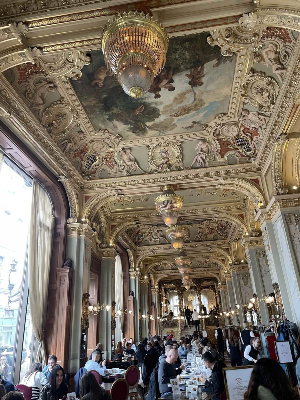 【世界の食堂#13】ハンガリーで世界一綺麗なカフェに行ってきた｜Masato Hagiwara