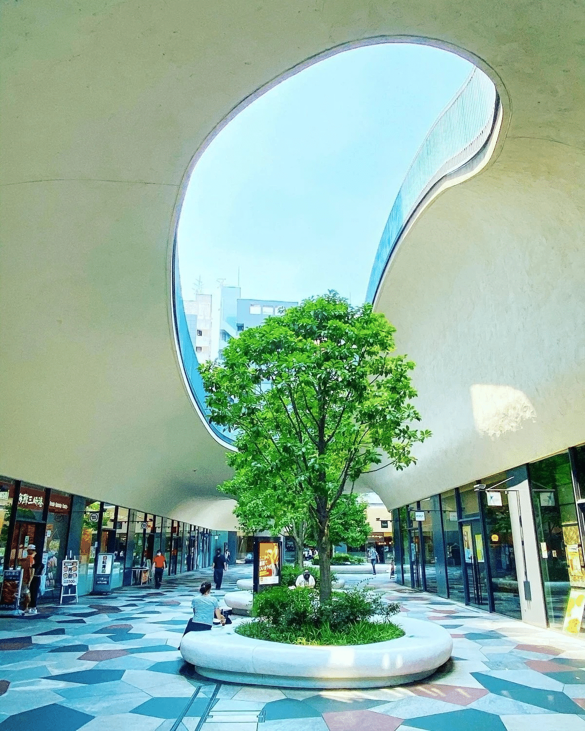 東京建築巡り〜新宿のアートな吹き抜け｜東京の建築&アート巡りオタク@tanrock