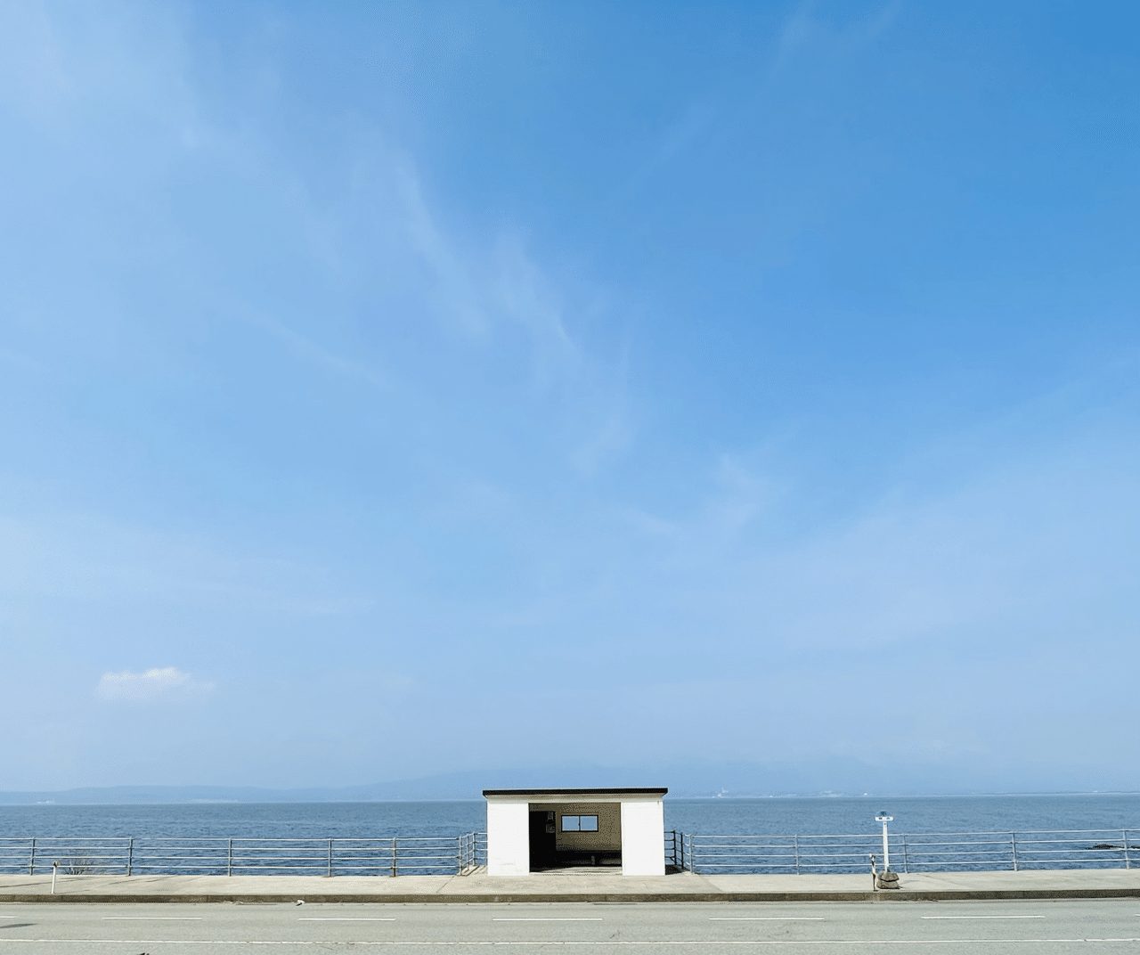 blue bus station。｜みんみん。