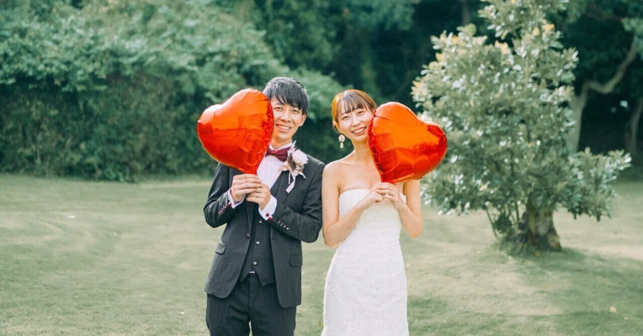 バルーンを使って、もっと楽しく！前撮りアイデア🎈 【EmoLy】｜ウェディング前撮り | EmoLy（エモリー）