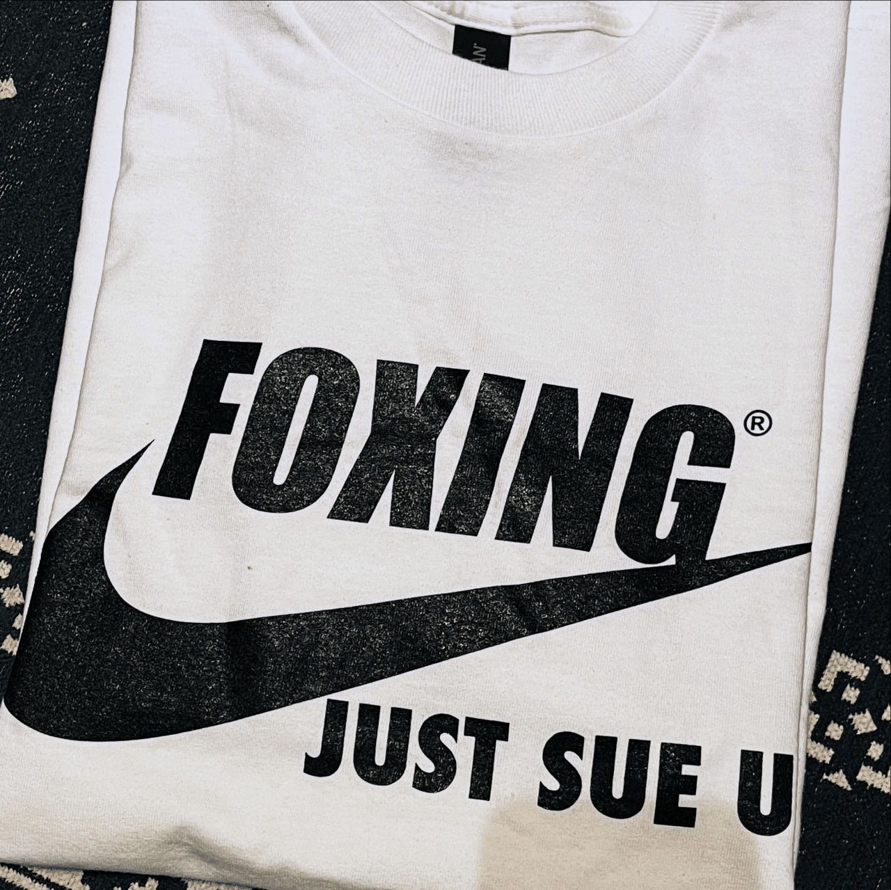 一昨日のFOXINGのライブで買ったマーチのロンT。最高だ〜😂｜DOT（どっと）