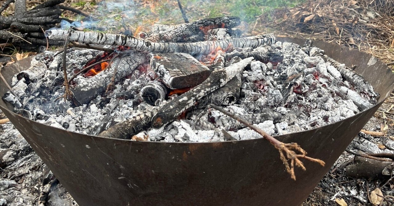 「寒いから炭作ろう」｜Sawairi Miyoshi