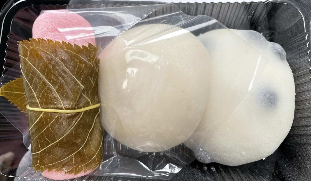 新湊の中川餅店。 味、品揃え間違いなく富山ナンバーワンの餅屋。｜DJ KENJEE