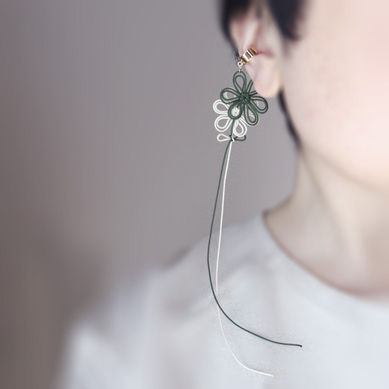 【復活販売/ 2025.4.2.】 かたっぽイヤーカフ「彼方に添うこと」（深緑×アイボリー） | nuta design https ...