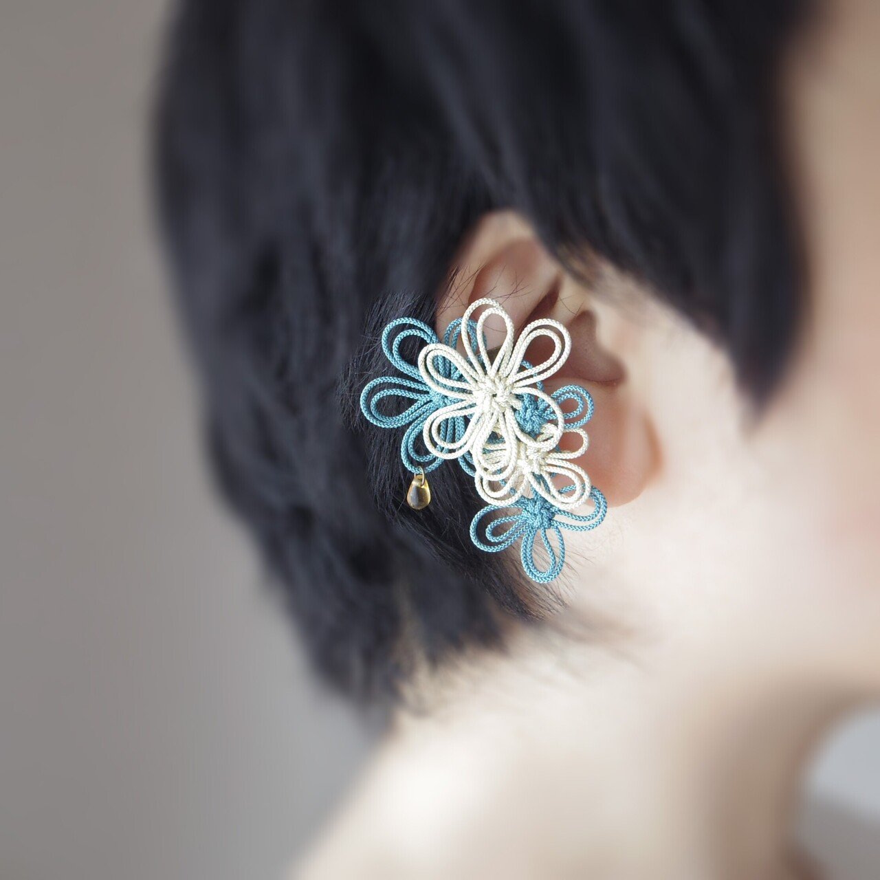 【復活販売/ 2025.4.4.】 かたっぽイヤーカフ「すがし済々」（アイボリー×縹） | nuta design https://nutadesign.thebase.in/items ...