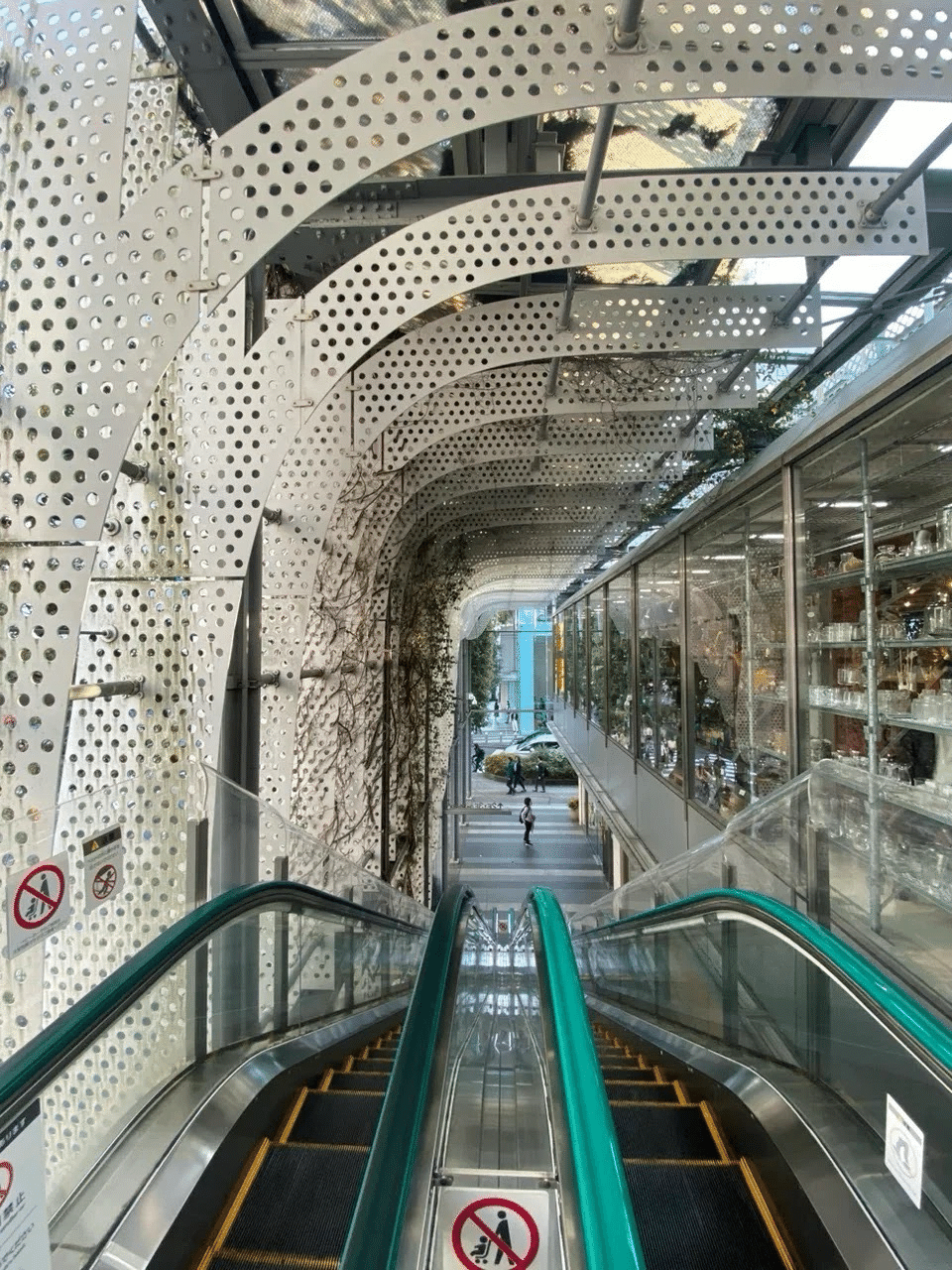 東京建築巡り〜二子玉川の隈研吾デザインの緑の洞窟｜東京の建築&アート巡りオタク@tanrock