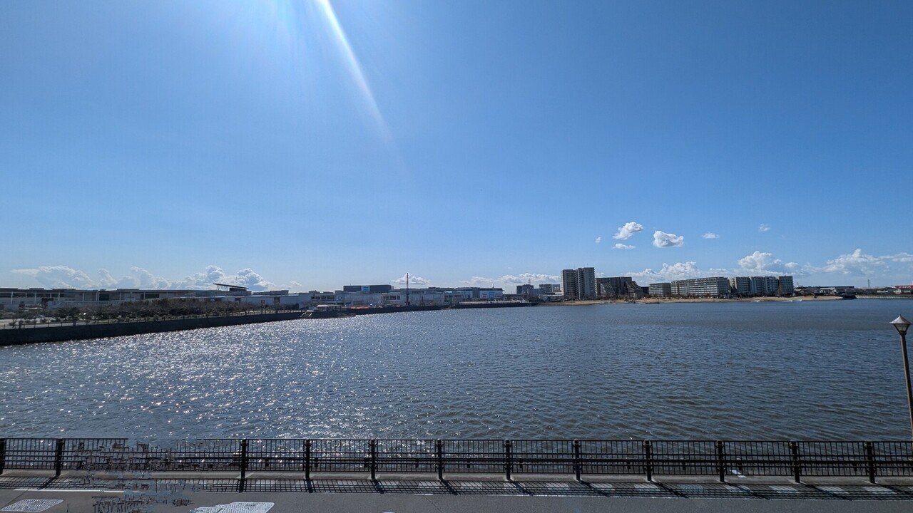 遊びでも仕事でも 人が何かをやる理由ということの本質を突き詰めると それをやることが"楽しいから"ということだけで 十分かつ立派な理由なのだろう。 つまり、何事においても楽しいからやっていると ...