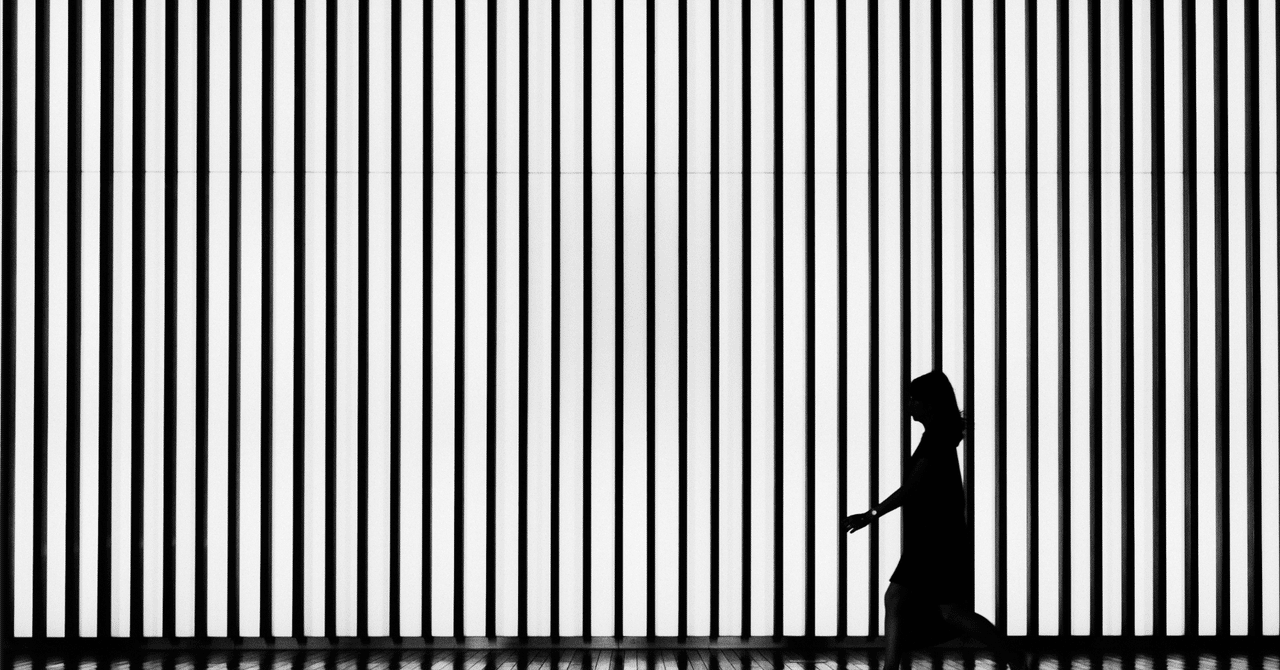 なんとなく地味…」から脱却する3つの視点─都会派スタイルに変わるファッション術｜Pstylist_sudo