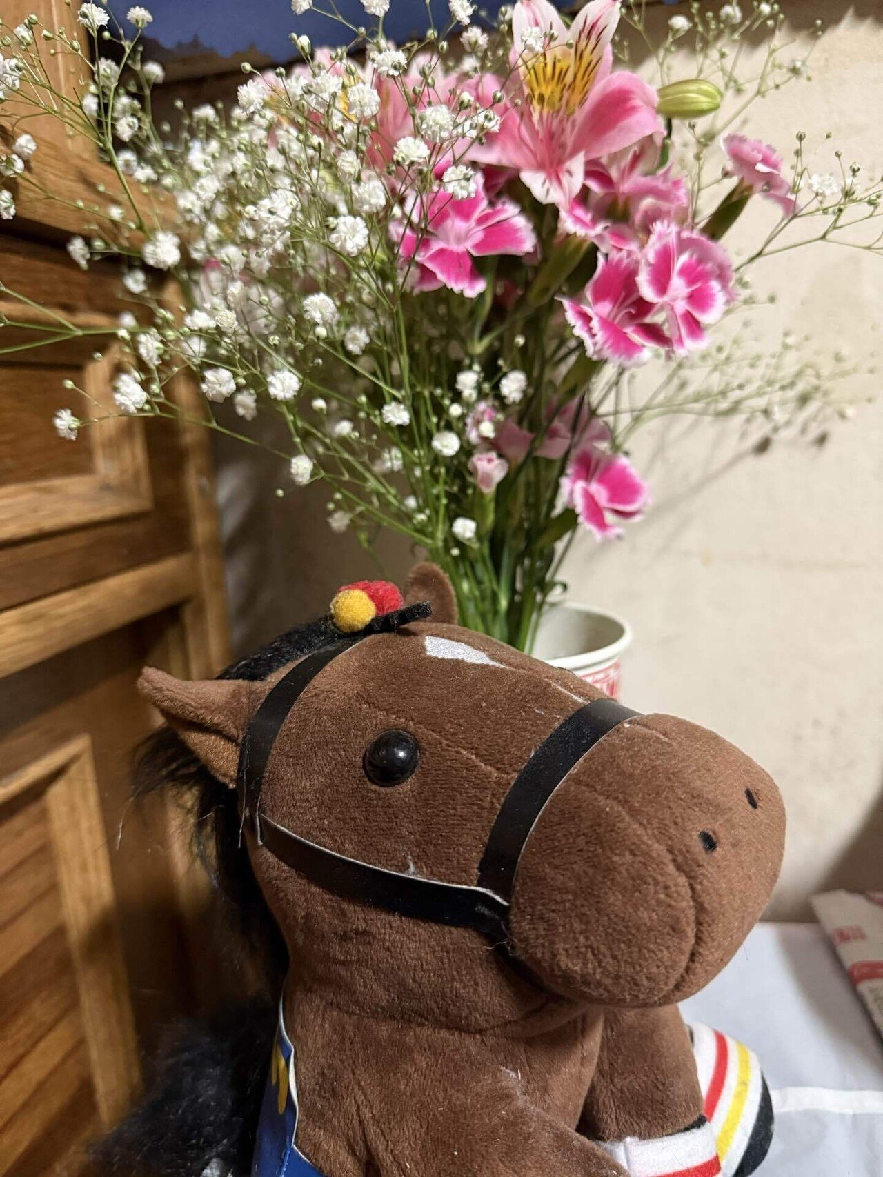 リバティアイランドへの献花をこしらえた。 可愛いピンクの花を選んだ。 明日、東京競馬場へ。｜Lily Kobayashi