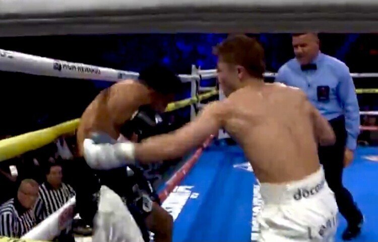 井上尚弥さん、8R TKO勝ち！！ 2Rダウンからの逆転勝利、感動した😃 🔸Naoya Inoue Survives Early Knockdown vs Ramon Cardenas to ...