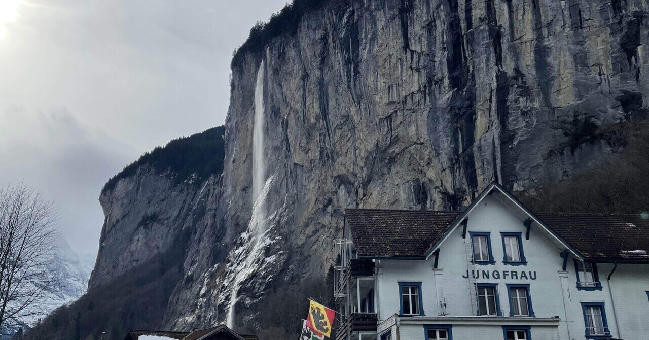 ラウターブルンネンで見つけた可愛い小屋と美しい滝🇨🇭｜Tomoki