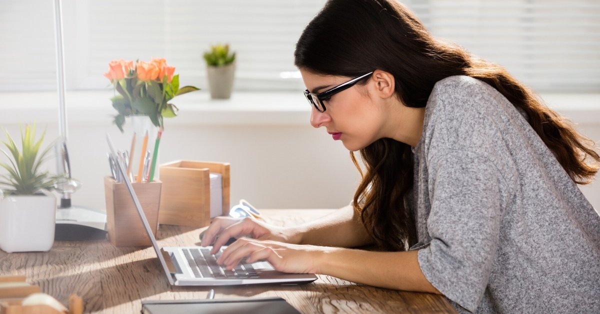 「パソコン仕事で手足がむくむ人」いますぐ試せる意外な解消法｜SUNMARK WEB