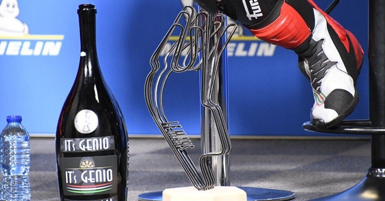 ギャラリー＆ノート：MotoGP第6戦フランスGP｜ザルコの優勝トロフィーと、クアルタラロのスペシャルヘルメット｜伊藤英里_Eri Ito