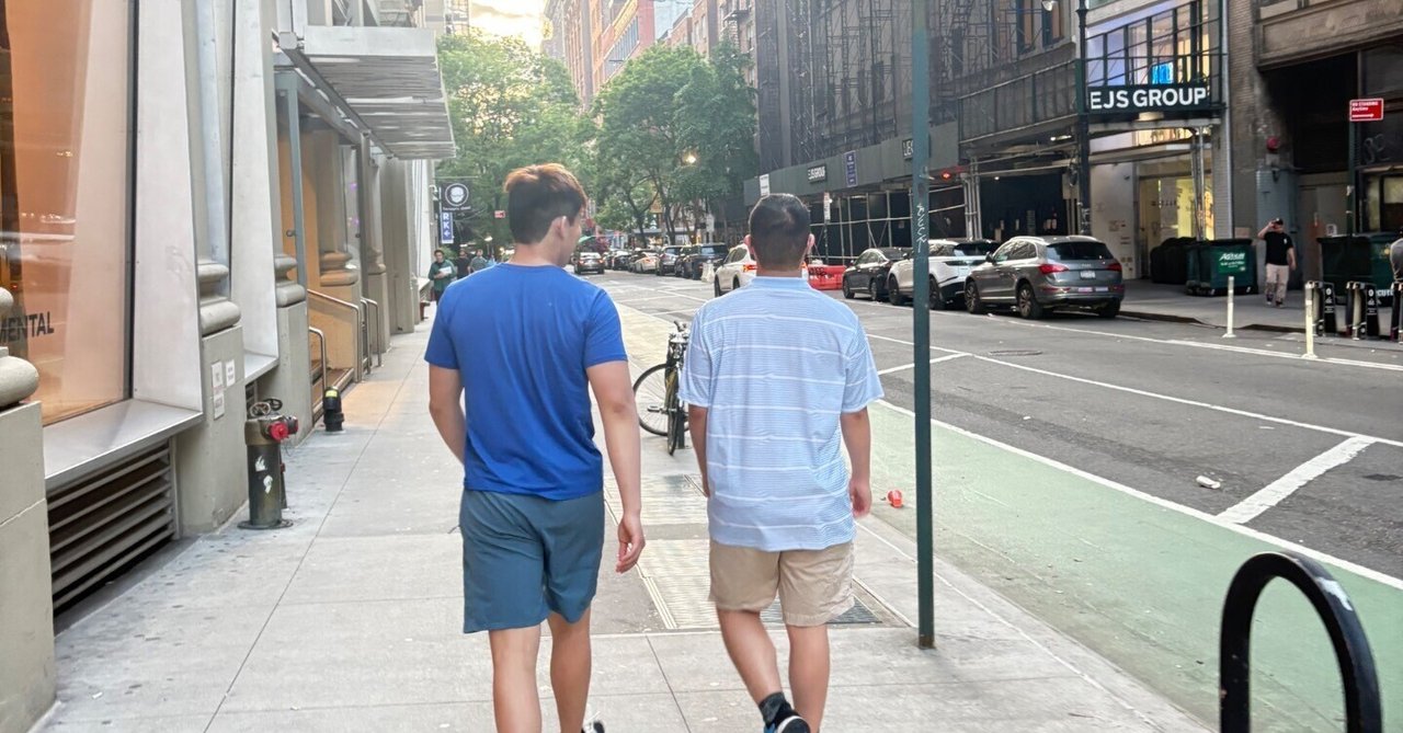 マンハッタンでディナー後、そぞろ歩く兄弟👬｜Ty Matsumoto