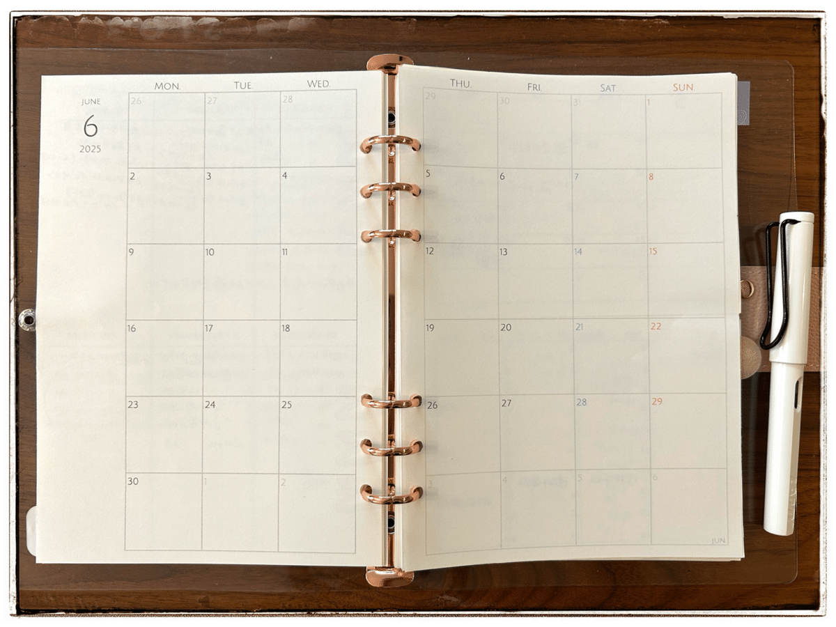 【フリーダウンロード】A5サイズのマンスリー（月間ブロック）手帳リフィル 日付け入り｜saki_note