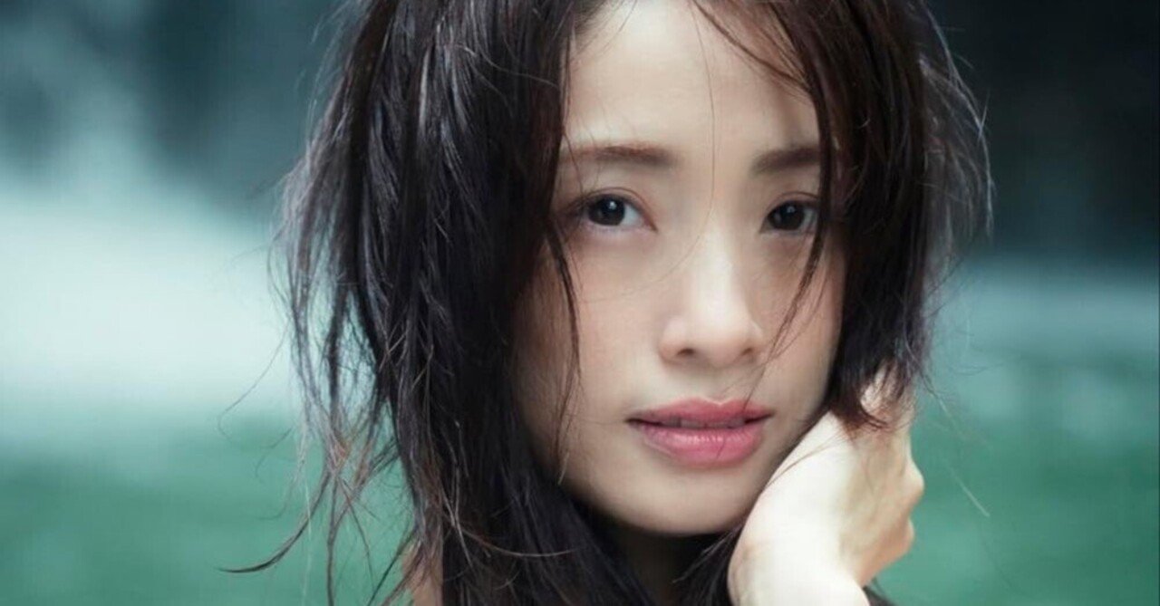 “今、この瞬間”の上戸彩に会える写真集『Midday Reverie』──幻想と透明感の旅｜華恋@写真集感想