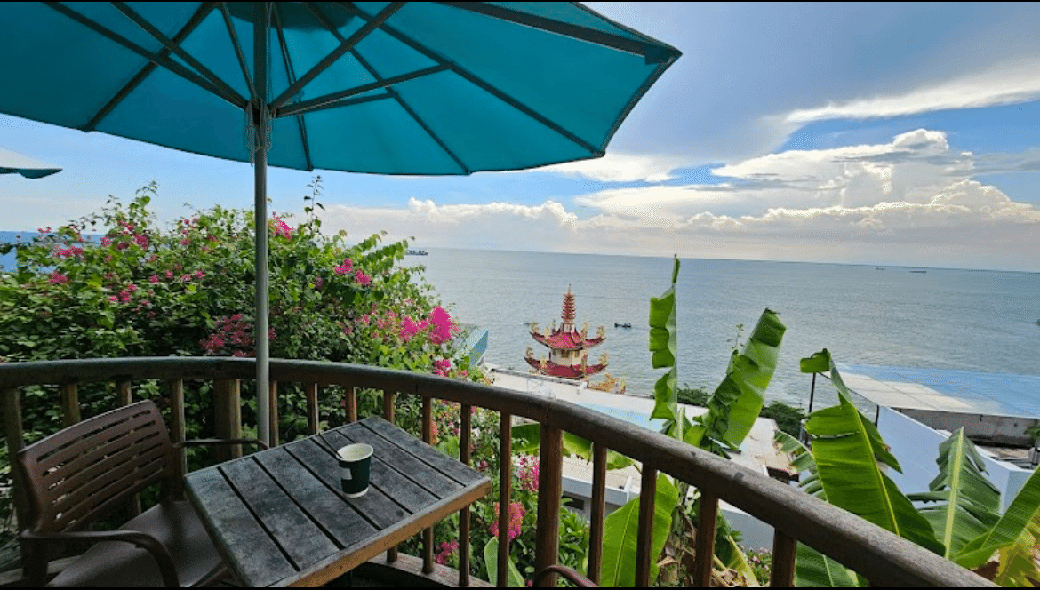 【ベトナム縦断バイク旅②】ホーチミン出発──凸凹道を越えて、フェリーに乗りブンタウへ｜Shun-log