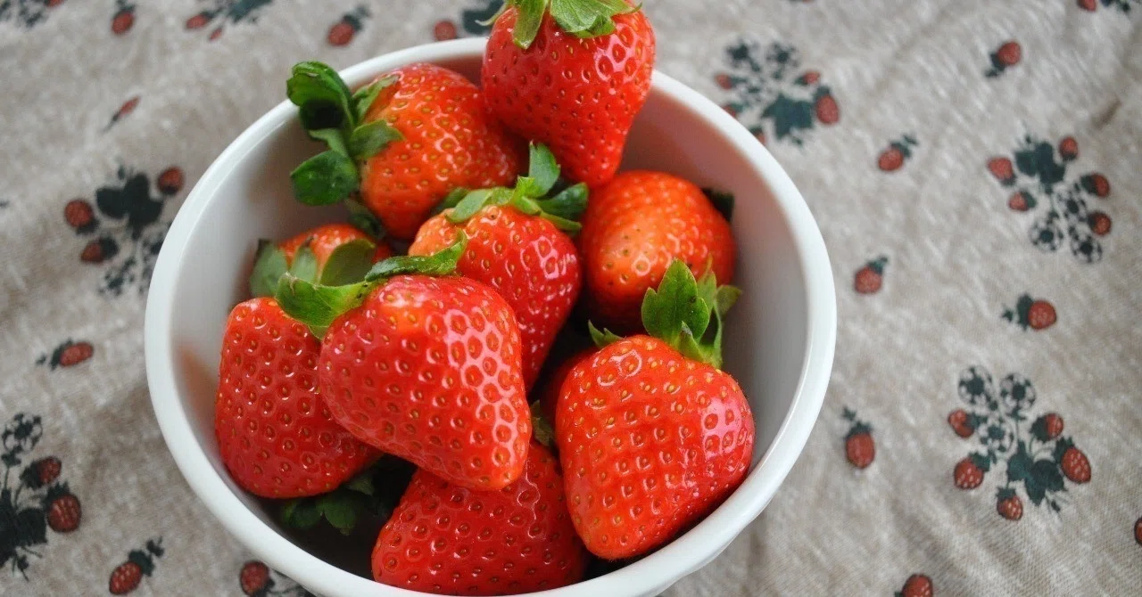 Take a strawberry breath｜星野朝