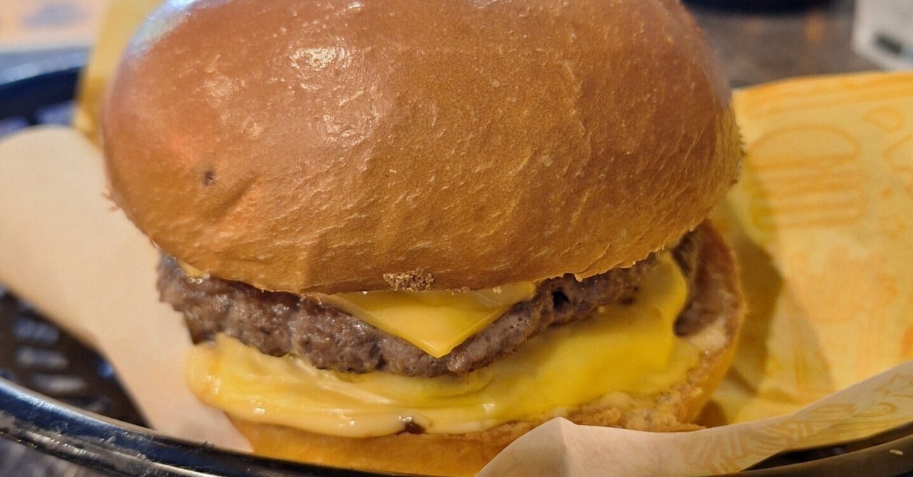 世界で孤独のグルメ：🇳🇿 ロトルア、5時間バス移動後のバーガー｜𝐊𝐄𝐍 𝐒𝐊𝐘𝐖𝐀𝐋𝐊𝐄𝐑