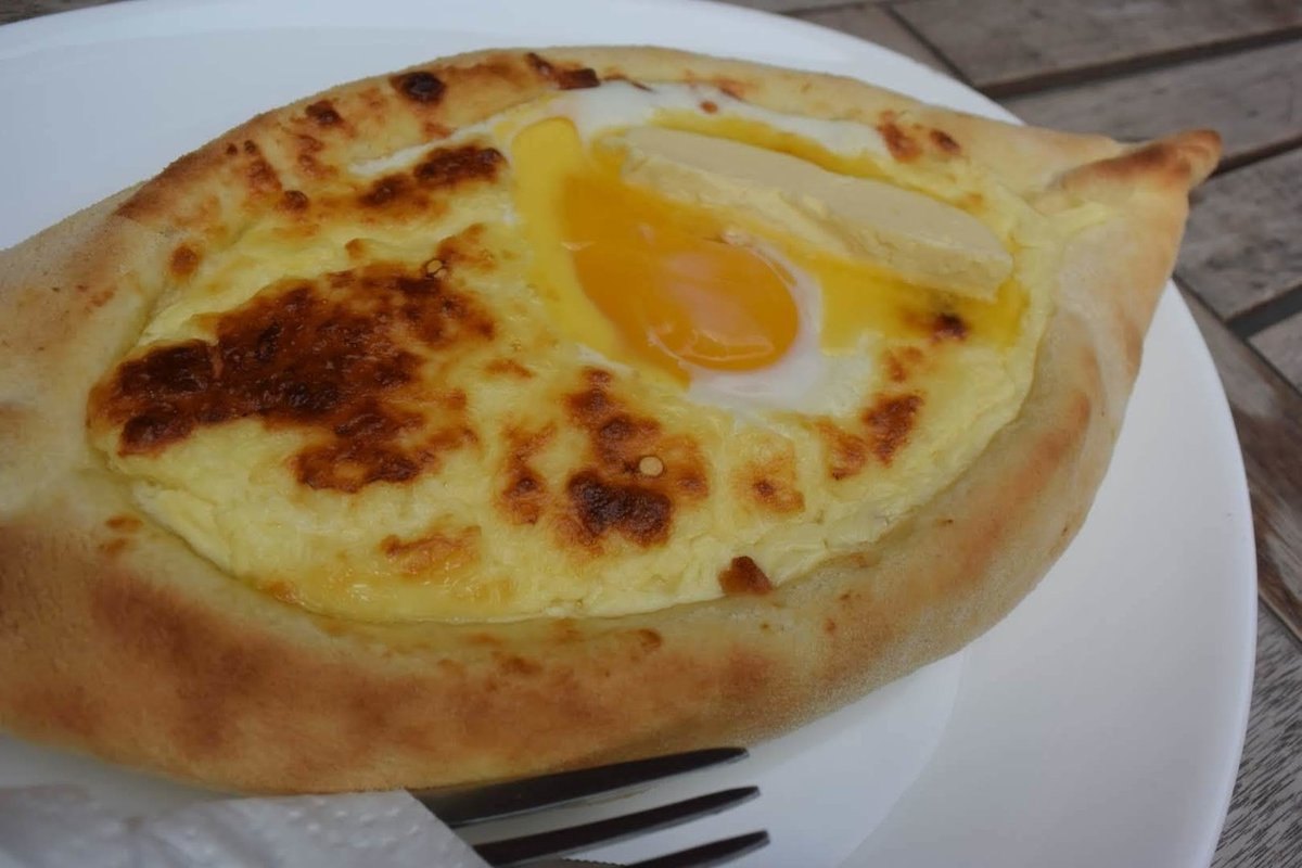ジョージア料理に恋して②衝撃のファーストコンタクト：ハチャプリはチーズ爆弾｜ジョージア美食研究家あき