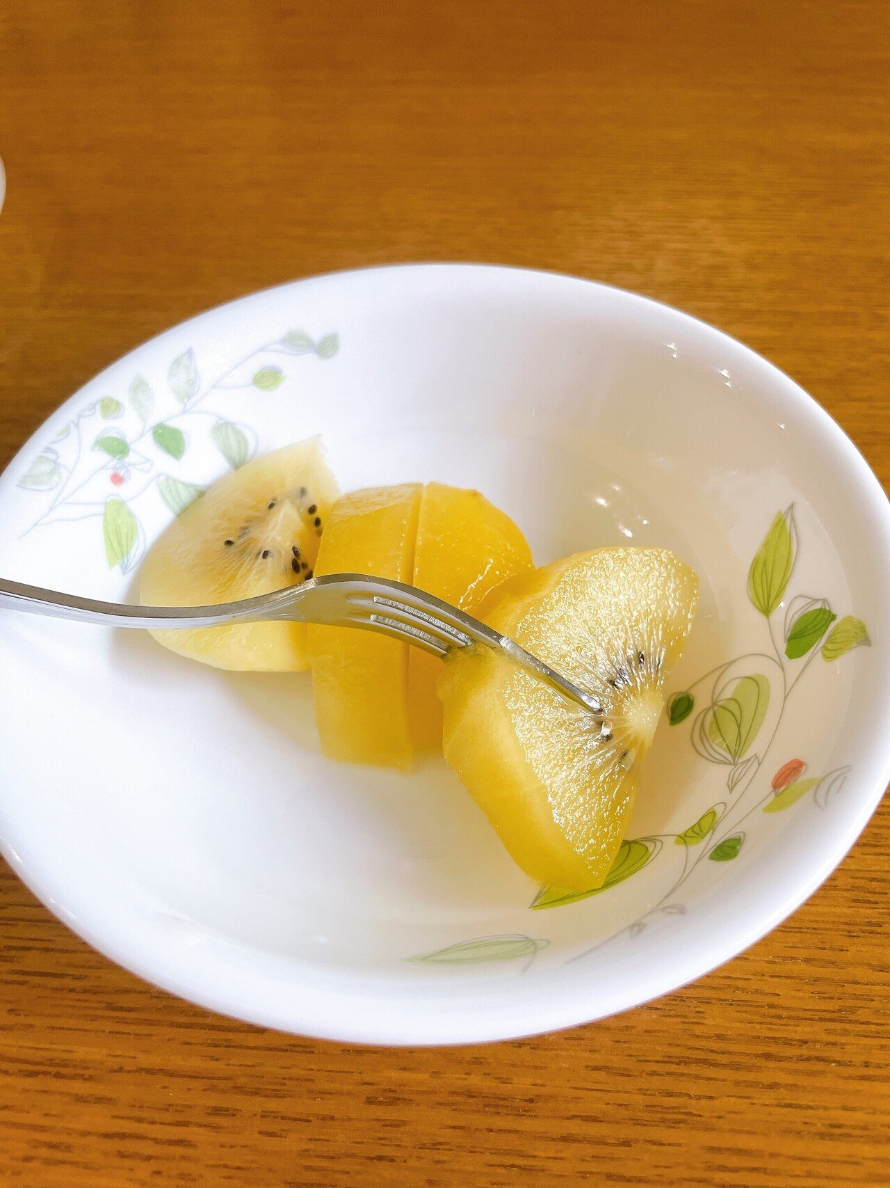 今日の小さな幸せ 理科系夫が、朝ご飯のデザートにキウイを切って冷やしておいてくれた。10年前には思いもしなかったことだね。ありがとう。 (その日の小さな幸せをつぶやきで、投稿していくシリーズ ...