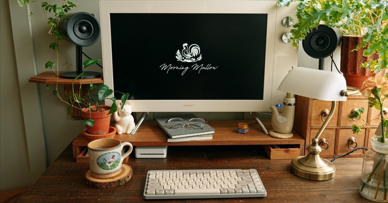 レトロでかわいい、愛用キーボードとPCモニター｜Morning Mallow