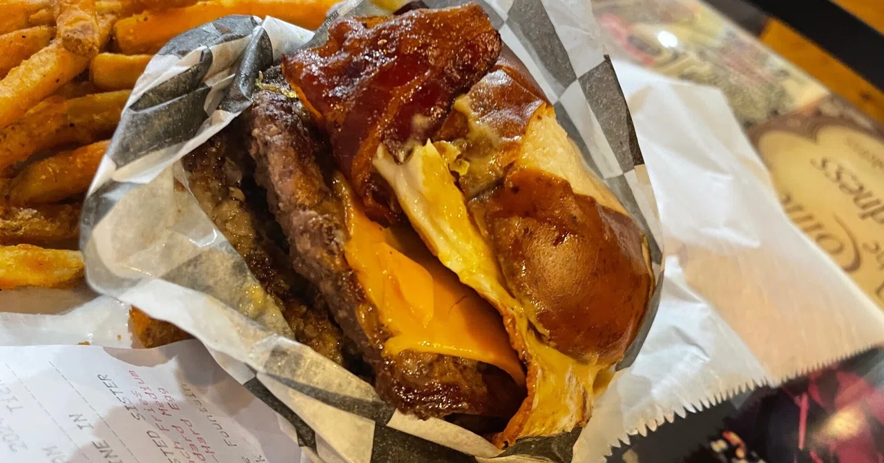 Tickle Pickle Restaurant (Cincinnati OH)｜Sean’s Burger