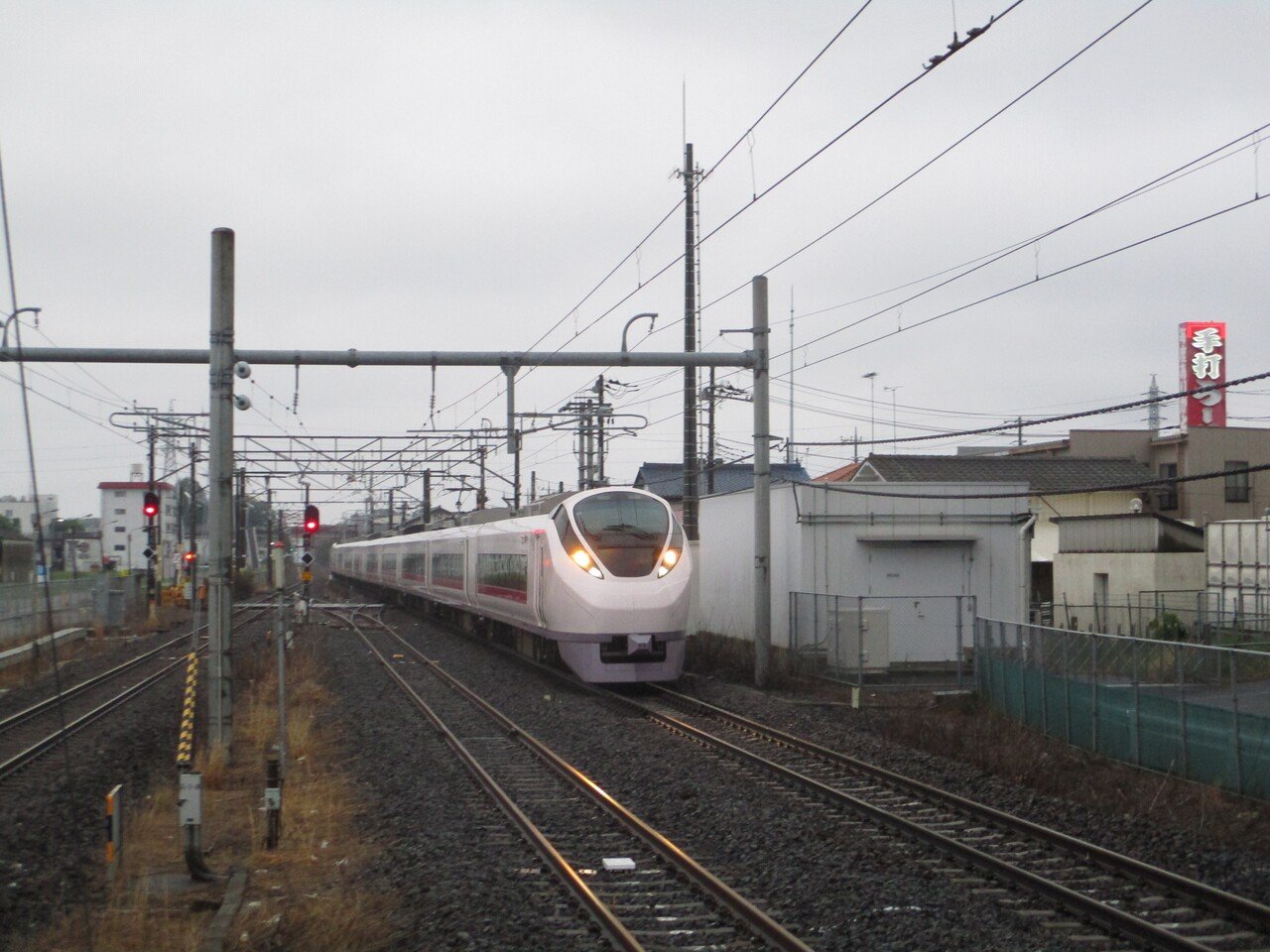 JR東日本は、2027年春からE657系の改造により、夜行特急列車の運転を開始しますが、特急形交直流電車なので、583系の後継車とも言えそうですね。｜第一場内