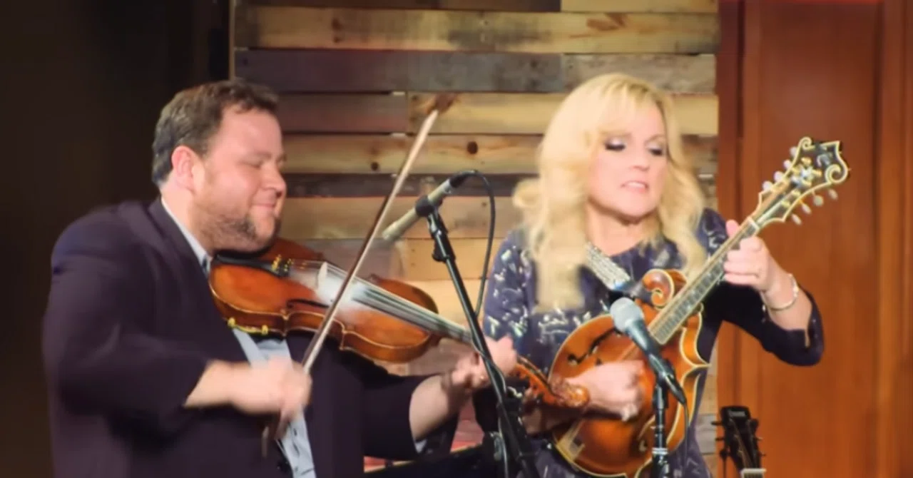 Rhonda Vincent & The Rage feat. Hunter Berry - Wow Baby (Live)｜おとえり
