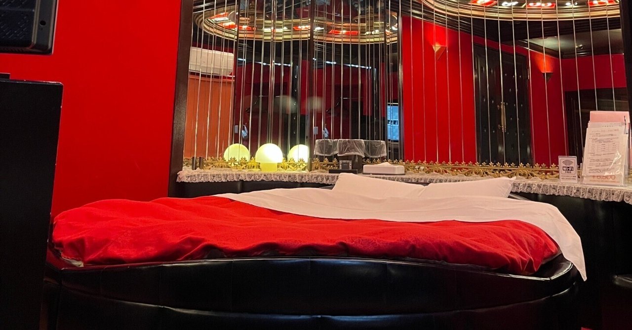 😍昭和ラブホで大興奮 ️アヘアヘが止まらない。回転ベッドや鏡が刺激的です ｜Lazie/ラジー&Toby/トビー