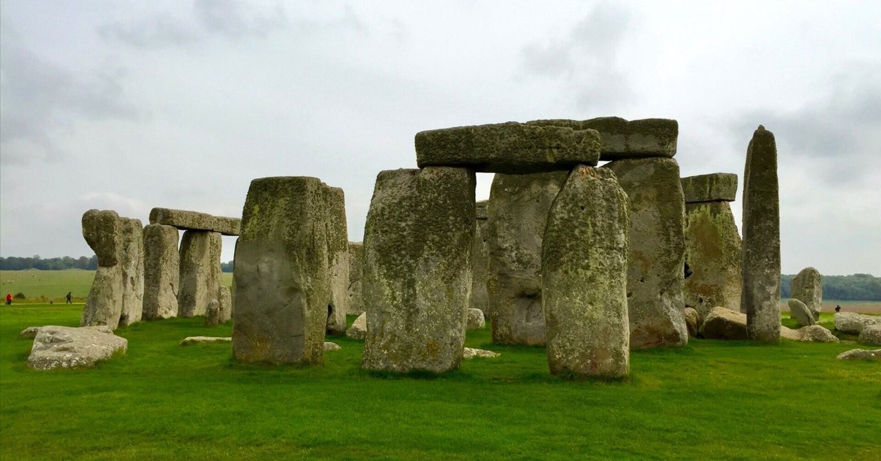 ハンバーグとストーンヘンジ｜Azuki Smith