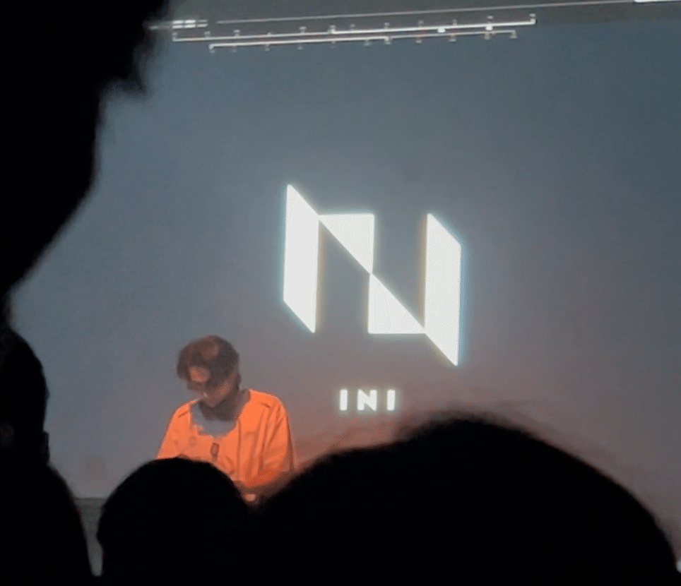 推しが憧れの人と同じステージに立った夜｜まぁ