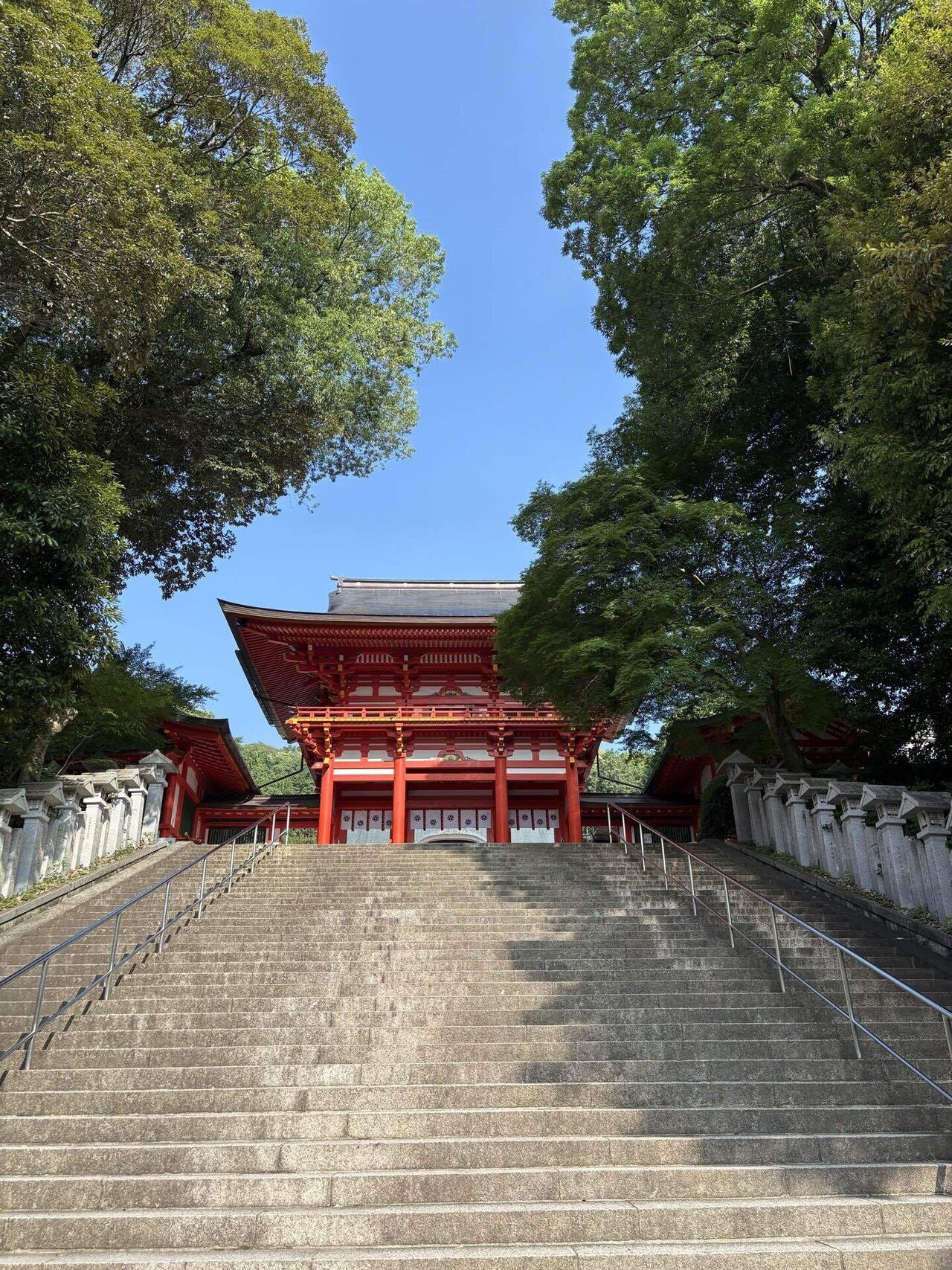 ちはやふる-めぐり- の放送が始まったけど、 近江神宮にふたたび賑わいは戻るのだろうか？ あ、今週末は全国高等学校かるた選手権大会があるね。 ｜yasuu kusayan