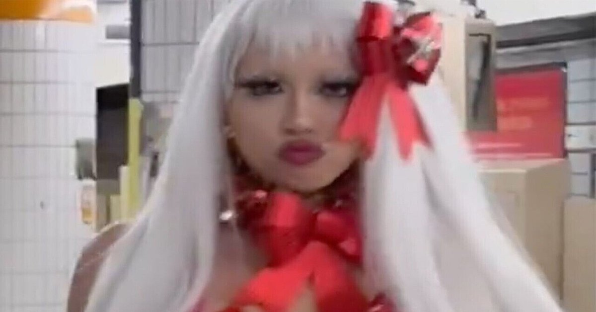 奇抜なコスプレ人気モデル・サニバニ｜racoco