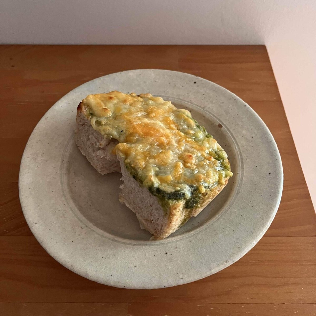 バジルチーズトースト｜kobokobo