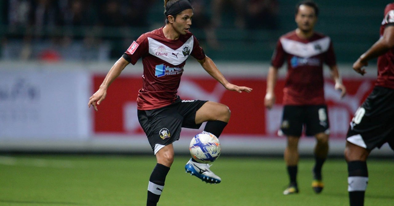 足に吸い付きピタッと止まる超絶トラップの超絶簡単なコツ｜SHO SHIMOJI タイで最も愛された和製ファンタジスタ｜note