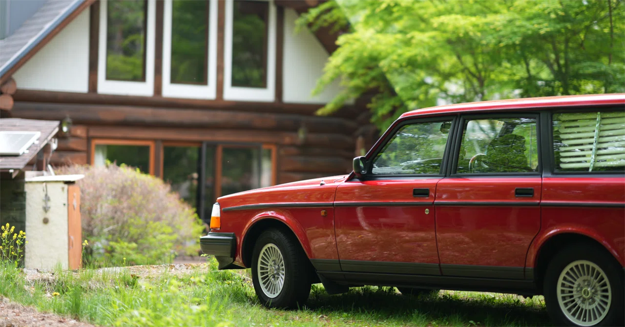 はじめまして ― 北欧生まれの相棒、VOLVO240と暮らす｜岡田浩之 (OKADA, Hiroyuki)