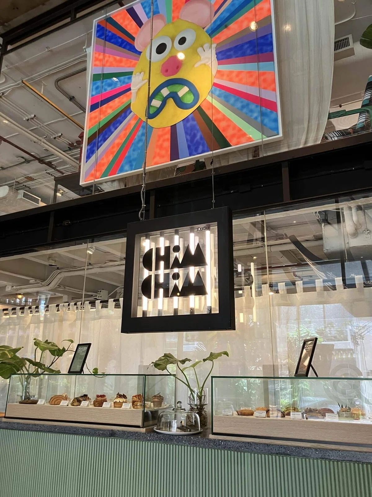 カラフルなインテリアが可愛いお店 Chim Chim Bangkok｜anna